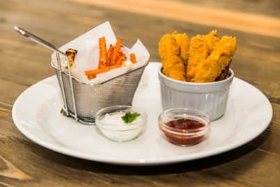 Lososové rybie prsty so zelorovo mrkvovými hranolkami | slovenský ...